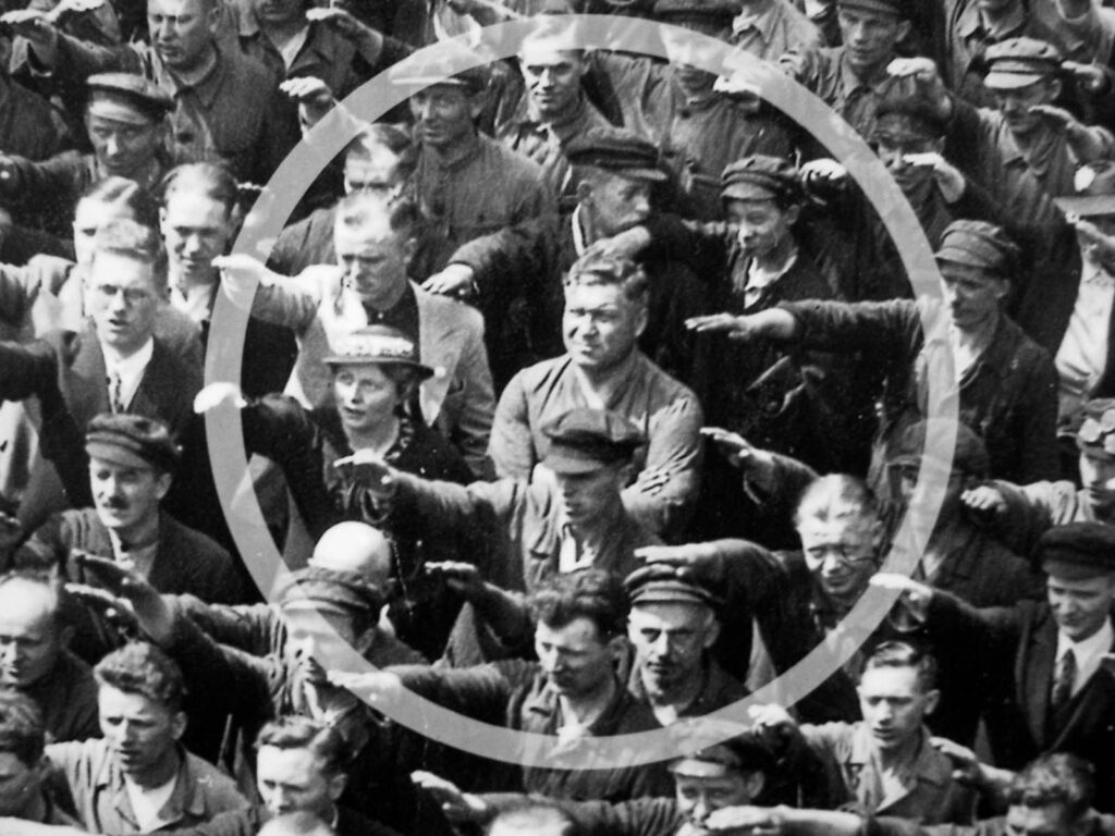 Bir Duruşun Portresi: August Landmesser - 24Okur - Türk Edebiyatı ...