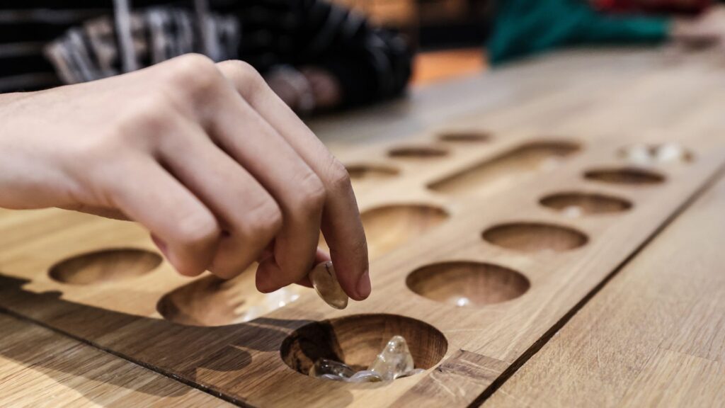 Mangala oyunu nasıl oynanır? Mangala Oyunu Kuralları ve Stratejileri